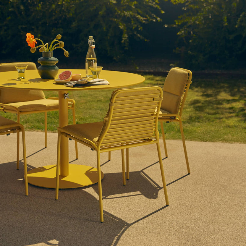 Outdoor Lounge – Neighbor