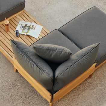 Outdoor Lounge – Neighbor