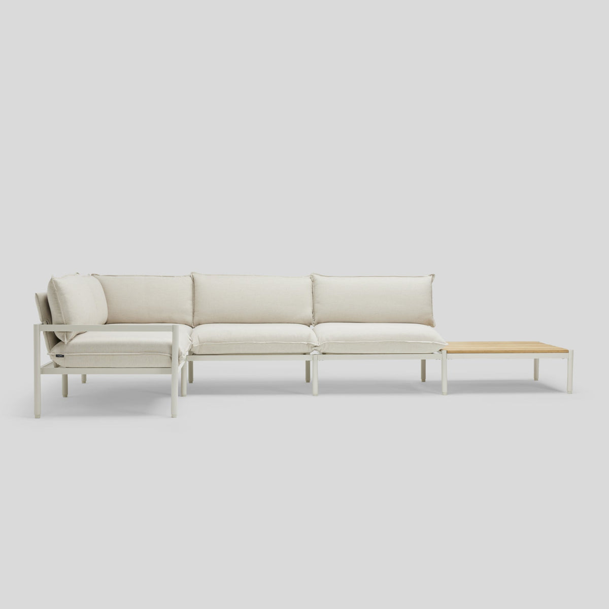 Terra Sectional with In-line End Table: An Aluminum Outdoor Sectional ...
